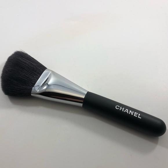 CHANEL | Makeup | Chanel Angled Powder Brush Contour | Poshmark